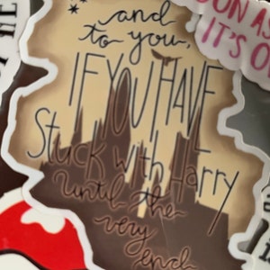 Book Lover Heart Shaped Bookshelf Vinyl Sticker - Etsy