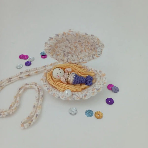 Crochet Pattern - Seashell Locket With Mermaid - 2 Sizes (amigurumi ...