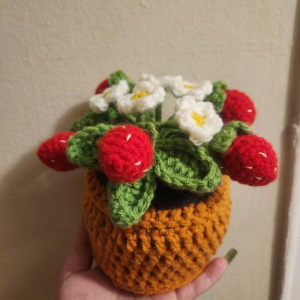 Crochet Strawberry Plant Pattern: Amigurumi Flowers PDF - Etsy