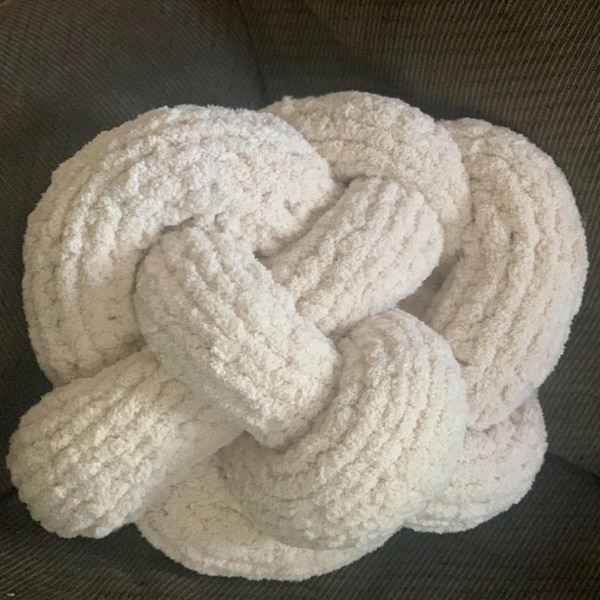 Knot Pillow Pattern • Beginner DIY Video Tutorial + PDF • Finger Knit ...