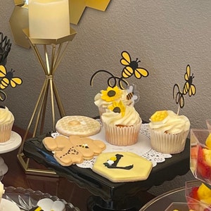 15 HONEY BEES EDIBLE Sugar Cupcake or Cake Toppers Bee Decorations for ...