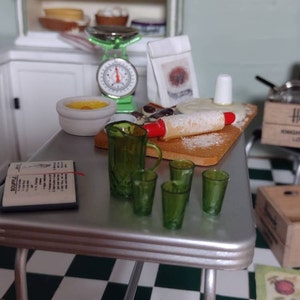 Step by Step Dolls House Furniture Projects in 1/12th Scale by Julie ...