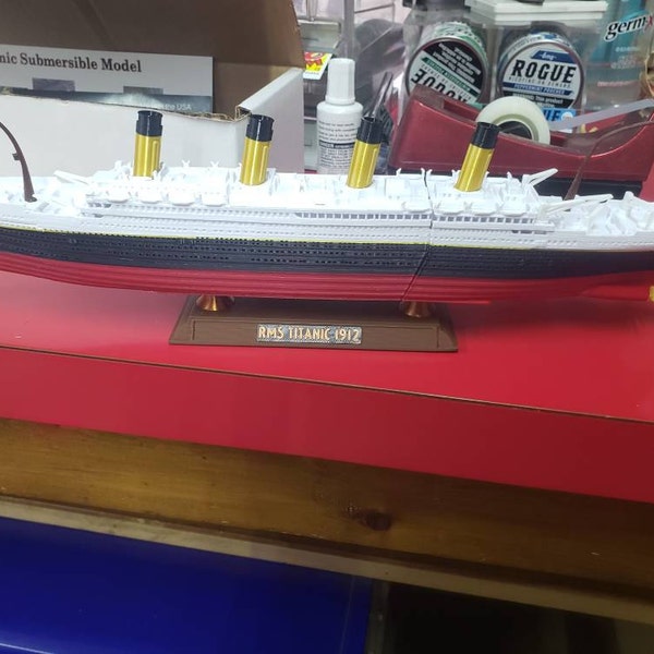 Titanic Submersible Model: Floating or Sinking With Glow-in-the-dark ...