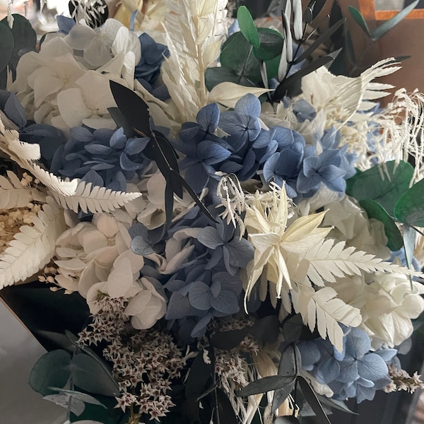 Bouquet SAINT-FLORENT Hydrangea and Eucalyptus Dusty Blue and White ...