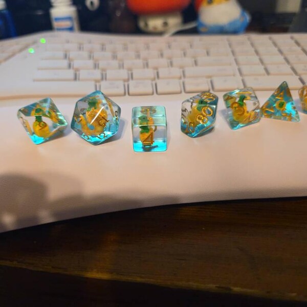 Yellow Stegosaurus Dnd Dice Set - 7 Piece D&D Resin Polyhedral Dice ...