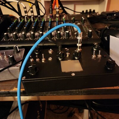4 Oscillator Patchable Crackle Box // Noise Synth With Patch Bay ...
