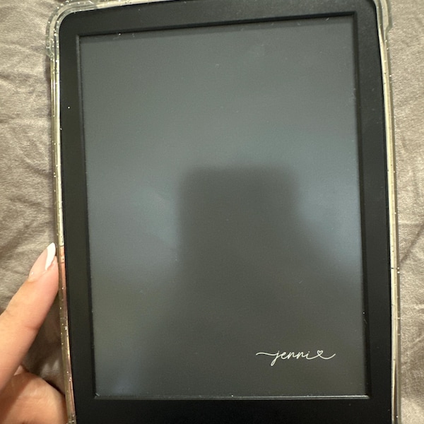 Kindle Paperwhite Full Screen Lock Screen - Minimalistic Custom Name ...