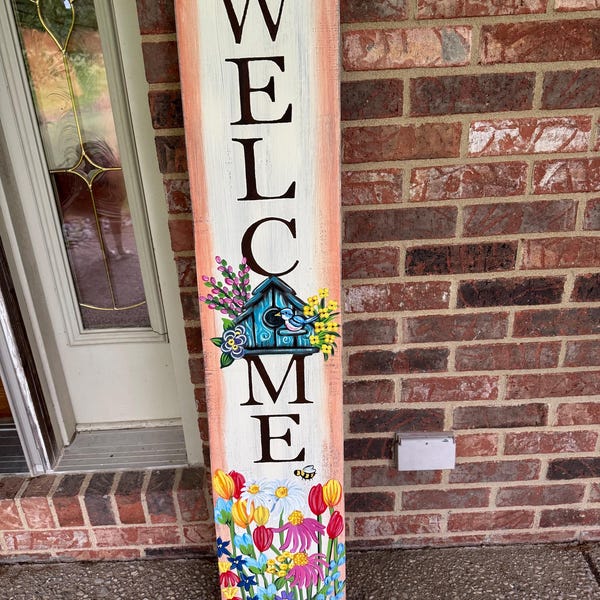 Summer and Spring Wood Welcome Sign With Bird House and Flowers ...
