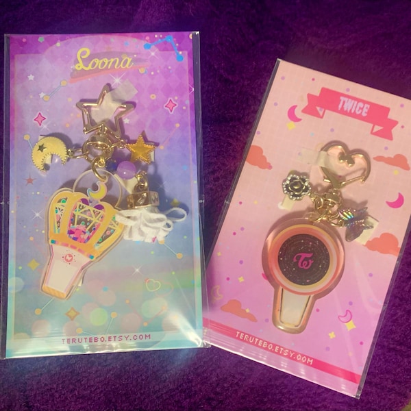 LOONA Keychain / Loona Lightstick Keychain (random Moon Charm) - Etsy