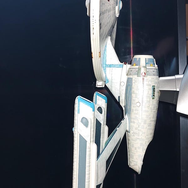 U.S.S. Enterprise: Discovery Era 1-1000 Scale Enhanced Edition-enhanced ...