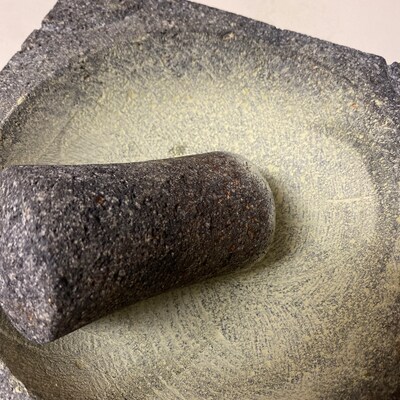 Métlatl Mexican Metate Made of Lava Rock With Metlapil 22x32 - Etsy