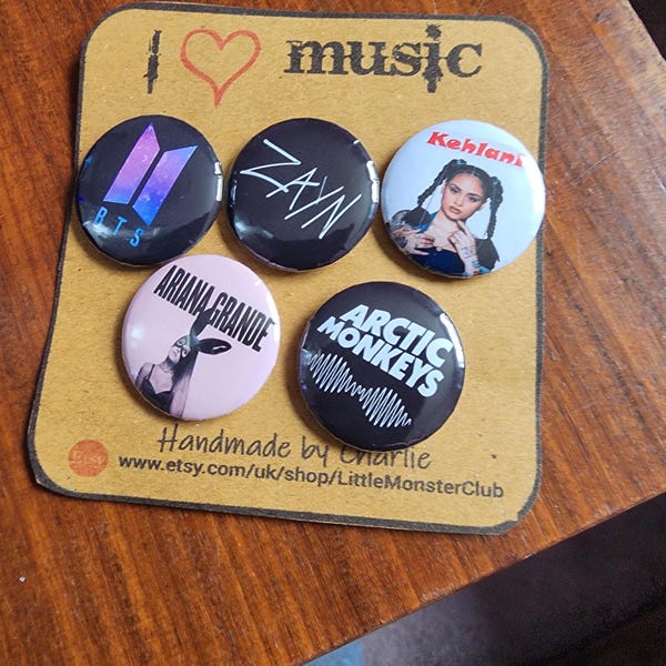 GERARD WAY Badge Pack Pin Badges Buttons Stocking Filler Emo Badge ...