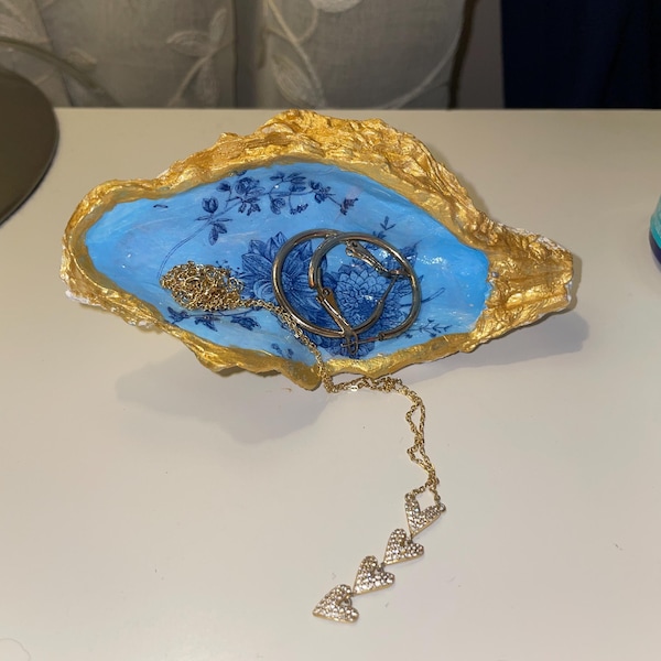 Spooky Halloween Oyster Shells, Glossed Shells With Metallic Trim ...