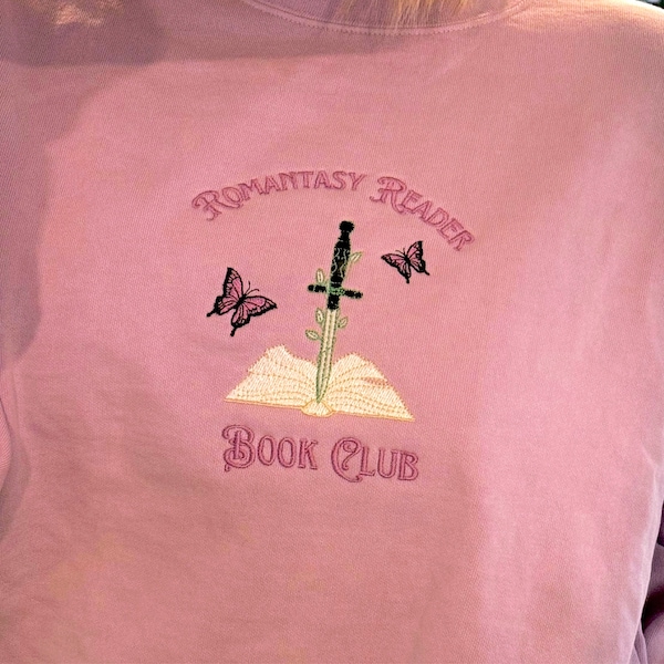 Romantasy Reader Sweatshirt / Fantasy Romance Reader Merch / Bookish ...