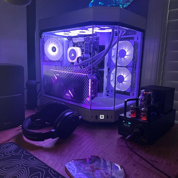 Hyte Y60 Custom Vented Side Panel - Etsy