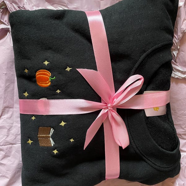 Hot Girls Read Books Embroidered T-shirt Book Lovers Summer Tee Booktok ...