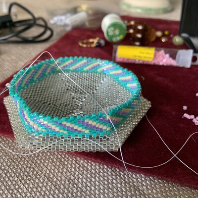 Beaded Birthday Cake Box Tutorial. Beading Pattern to Make a Beaded Box ...