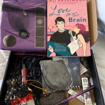 Extra Large Blind Date With a Book Box, 2 New Books in Genre of Your ...