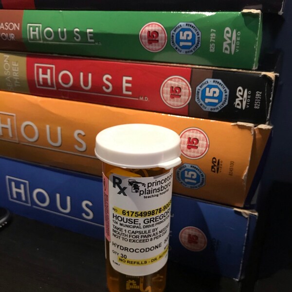 TV Show House MD Screen Accurate Replica "dr Allison Cameron" Hospital ...