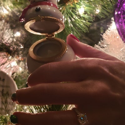 New Custom Made Green Lantern LED Ring Box Fancy Mahogany Wood Grain ...