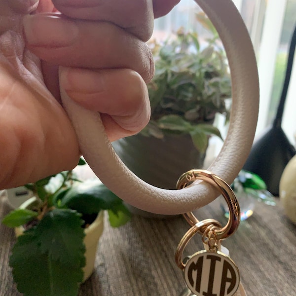 Wristlet Keychain / Personalized Key Ring Bangle / Bracelet Keychain - Etsy