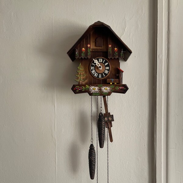 Classic 1960’s Dark Brown Vintage Leaf and Loon Style Cuckoo Clock ...