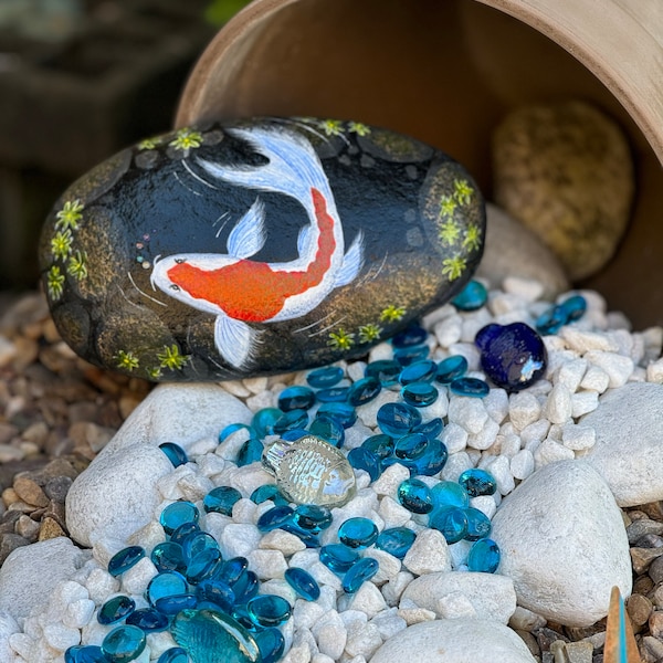 Hand Painted Pebble / Cobble / Stone BUMBLE BEE Paperweight Decoration ...