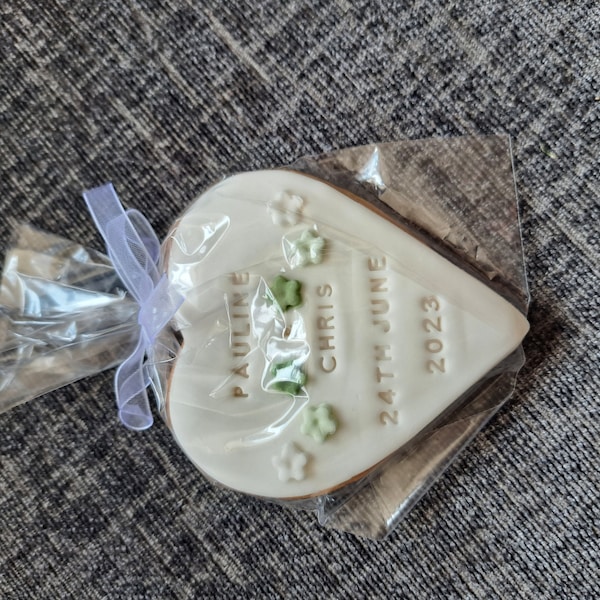 12 Small Iced Heart Shortbread Wedding Favours, Any Colours. Iced ...