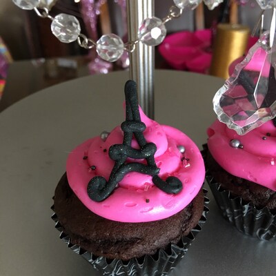 Royal Icing Eiffel Tower Cupcake Toppers Paris Party Royal Icing 12 - Etsy
