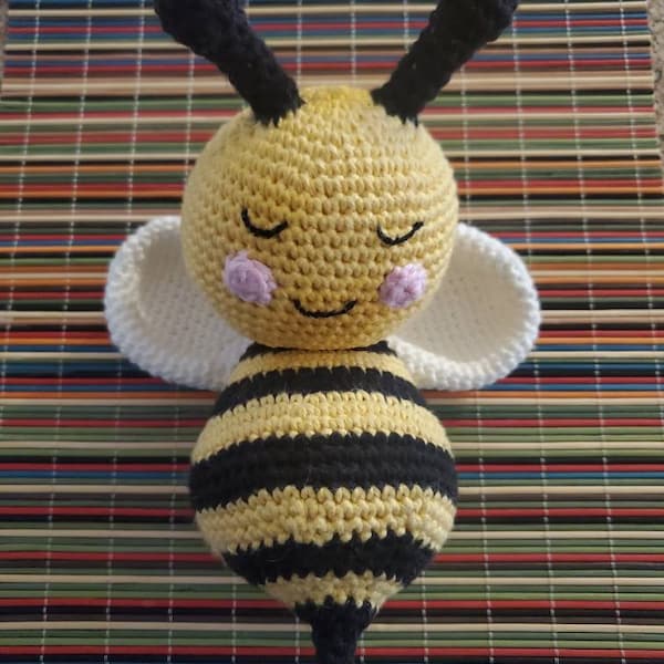 Crochet Pattern ~ Amigurumi Bee – Bee Stuffed Toy – Softies - Etsy