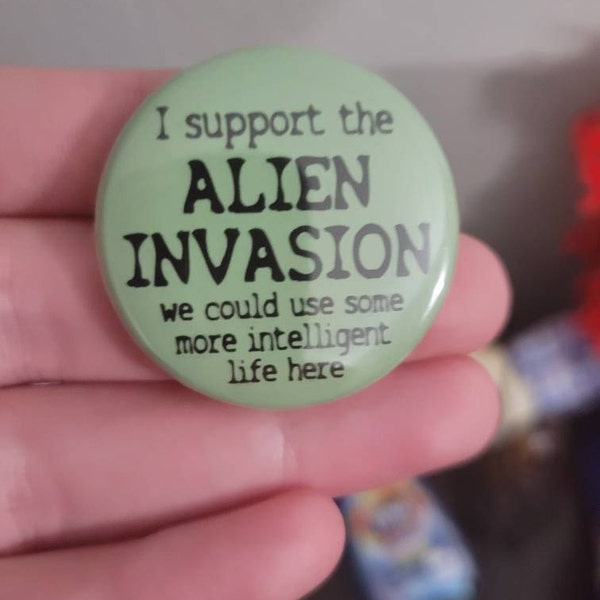 I Support the Alien Invasion - Pinback Button Badge 1 1/2 Inch 1.5 ...