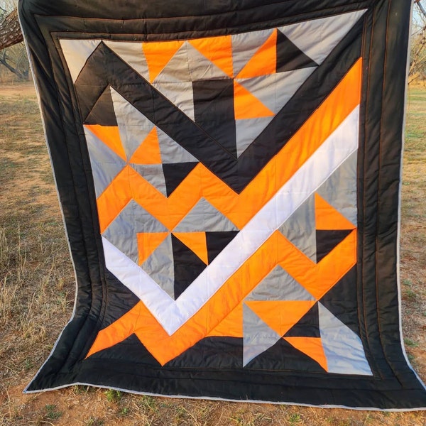 Pathways 2022 Throw Grey-blue Colourway Quilt Pattern, Contemporary ...