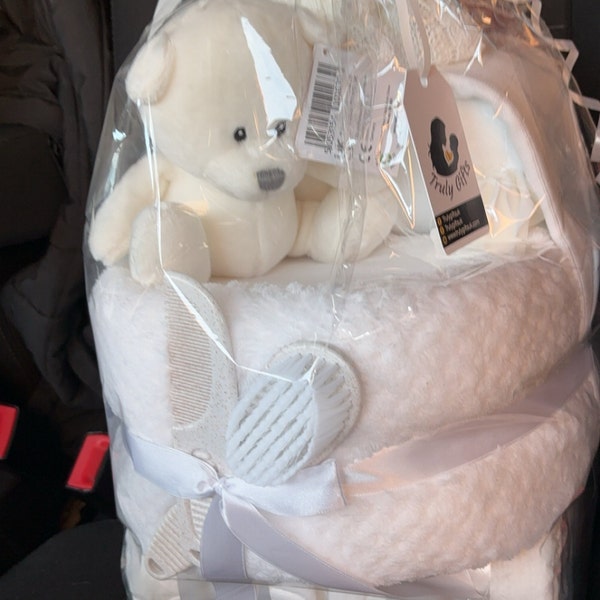 Unisex Baby Gift Hamper, Baby Shower Gift, Baby Clothing Gift, White ...