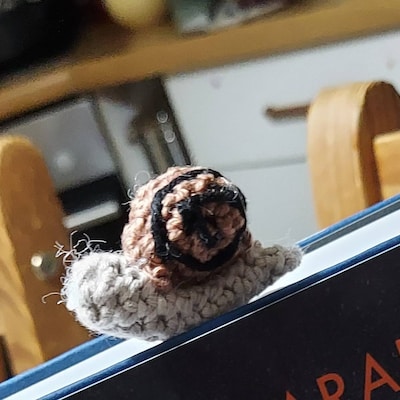 Snail Bookmark PATTERN // Cottagecore Crochet Bookmark Pattern - Etsy