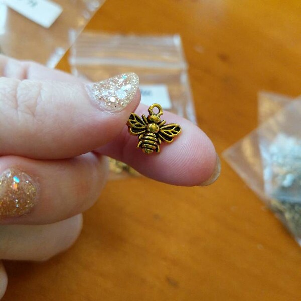 8, 20 Bulk Gold Bee Charms, 11x14mm, Antique Gold Tone Charms (U-244 ...