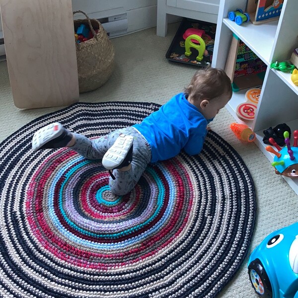 Round Area Rug, 54'' in Diameter, Hand Crochet, Ready to Ship, Wool Rug ...