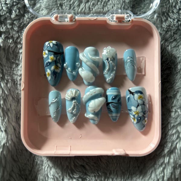 League of Legends Jinx Nail Art, Pink & Blue Graffiti Stiletto Nails ...