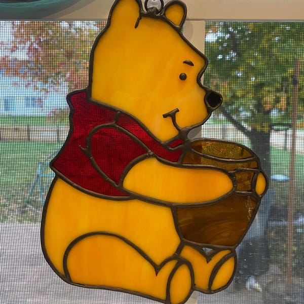Winnie the Pooh Stained Glass Pattern, Winnie the Pooh With Honey Bee ...