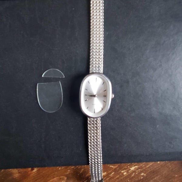 Adjustable Metal Band Women Watch, Silver Colour Woman Wrist Watch ...