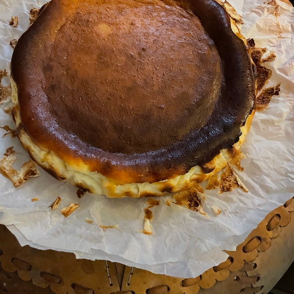 6 Homemade Muffins Cupcakes Spanish Burnt Basque Cheesecake - San ...