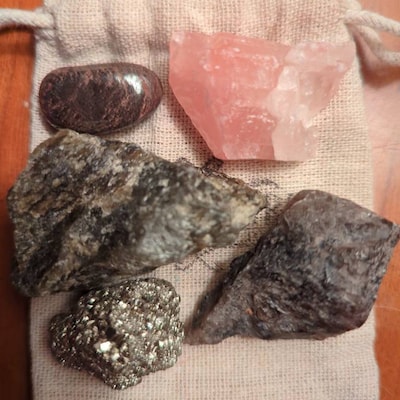 ENERGY VAMPIRE Protection Crystals Set, Aura & Empath Protection Shield ...