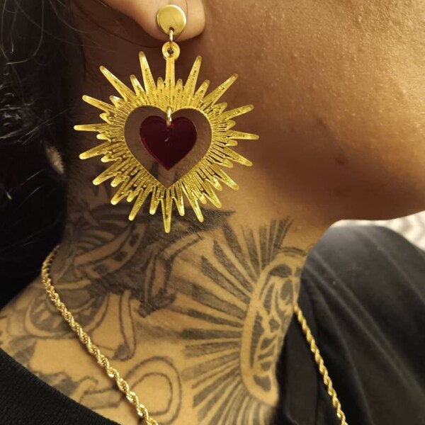 Romantic Statement Gold Glowing Radiant Halo With Dark Heart in Mirror ...