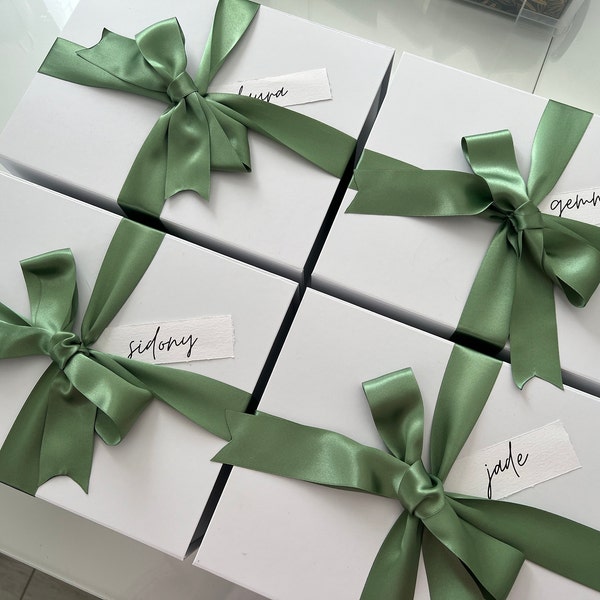 White Magnetic Gift Boxes Available in 8 Box Sizes - Etsy UK