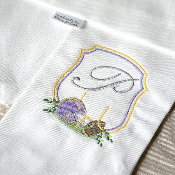 Heirloom Crest Frame Embroidery Design Leafy Ribbon Banner Frame ...