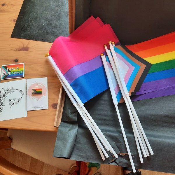 500 Progress Pride Flag Heart Sticker Roll Labels Pride Queer LGBTQ ...