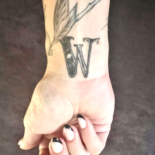 Illuminated Manuscript | Letter R Initial With Classic Flourish ...