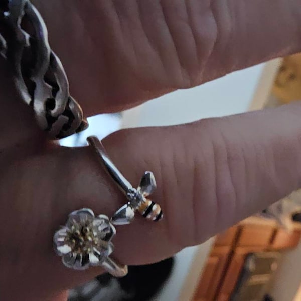 Adjustable Bee & Flower Yarn Tension Ring, Beginner Crochet Gift, Tool, Guide, Knuckle Assistant ...