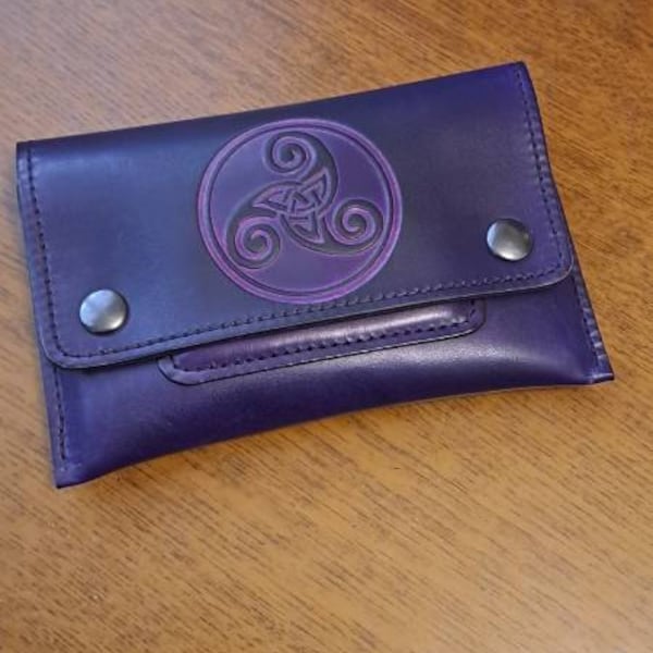 Plumier en cuir, trousse, vide-poche, décor papillons, couleur marron chocolat 16 couleurs au ...