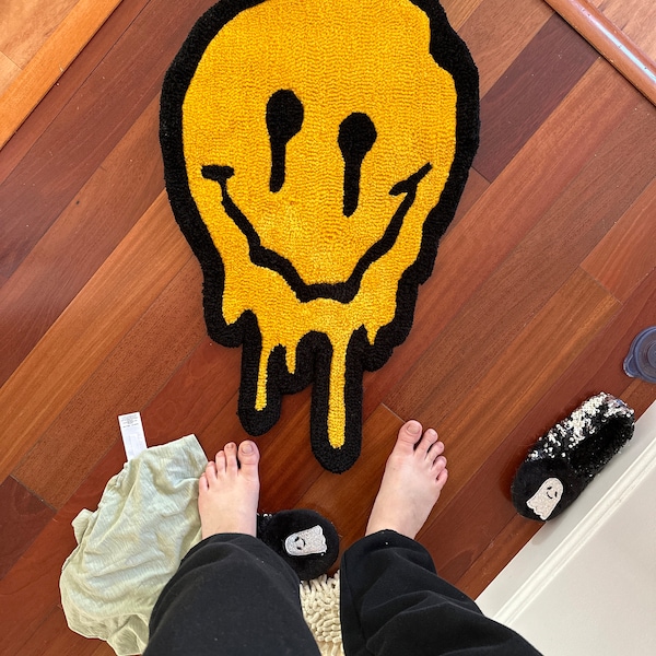 Trippy Smiley Face Rug Melting Smiley Face Rug Handmade Tufted Accent ...