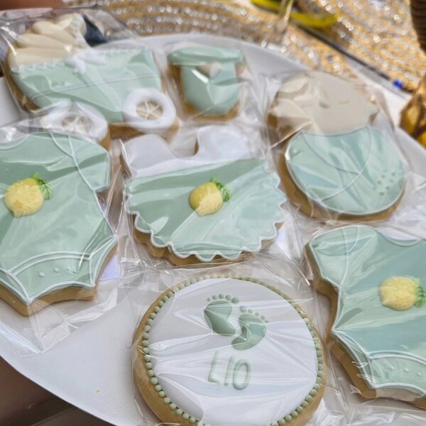 Personalised New Baby Iced Biscuits, Set of 12 Baby Shower Biscuits ...